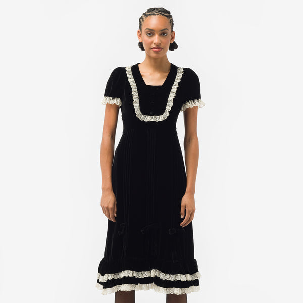 Tanner Fletcher - Ruby Crochet Trim Velvet Dress in Black